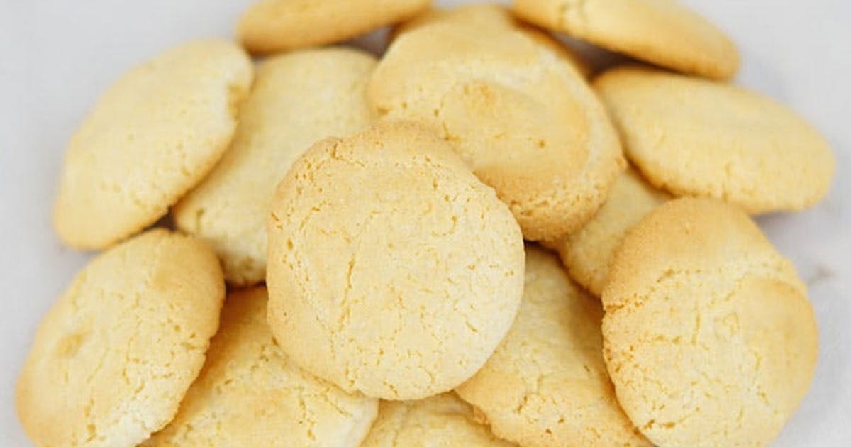 Macaroons Plain by Mike's Pastry | Goldbelly