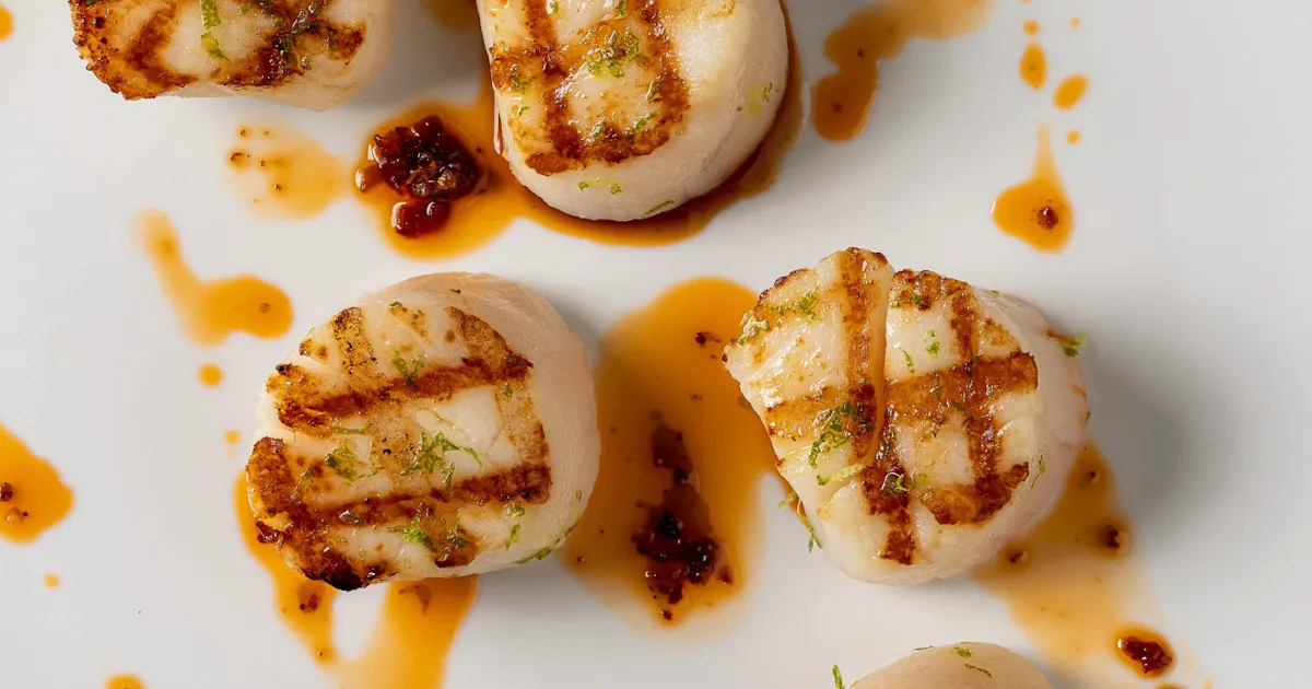 Maine Diver Scallops by Browne Trading Company | Goldbelly