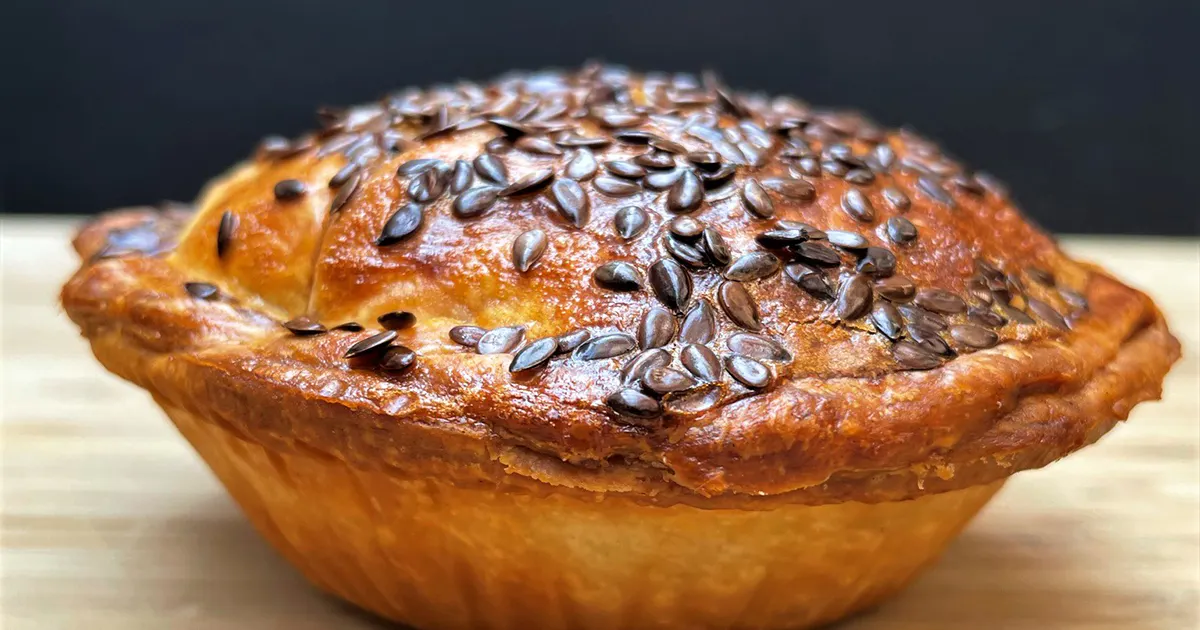 Father's Day Beef, Onion & Cheddar Cheese Pies - 6 Pack by Bourke ...