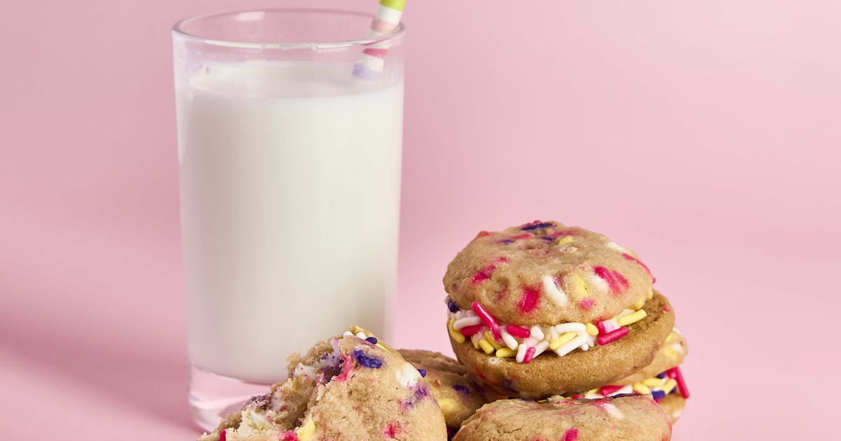 "Chubbies" Cookie Sandwiches by Crumbs Bakeshop | Goldbelly