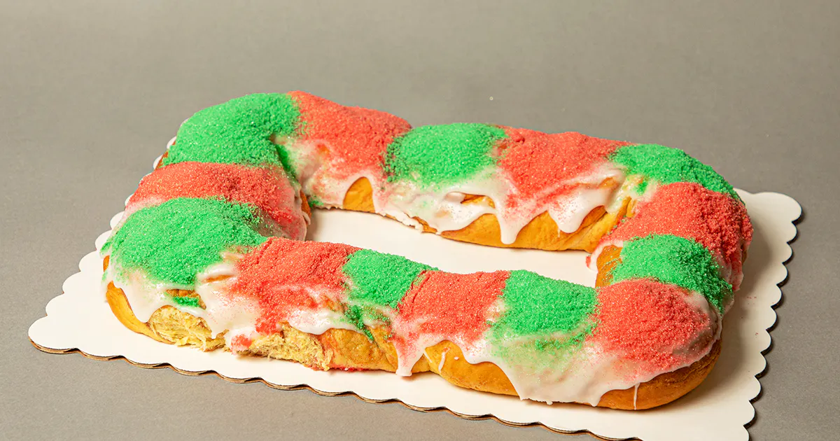 Christmas King Cake by Haydel's Bakery | Goldbelly