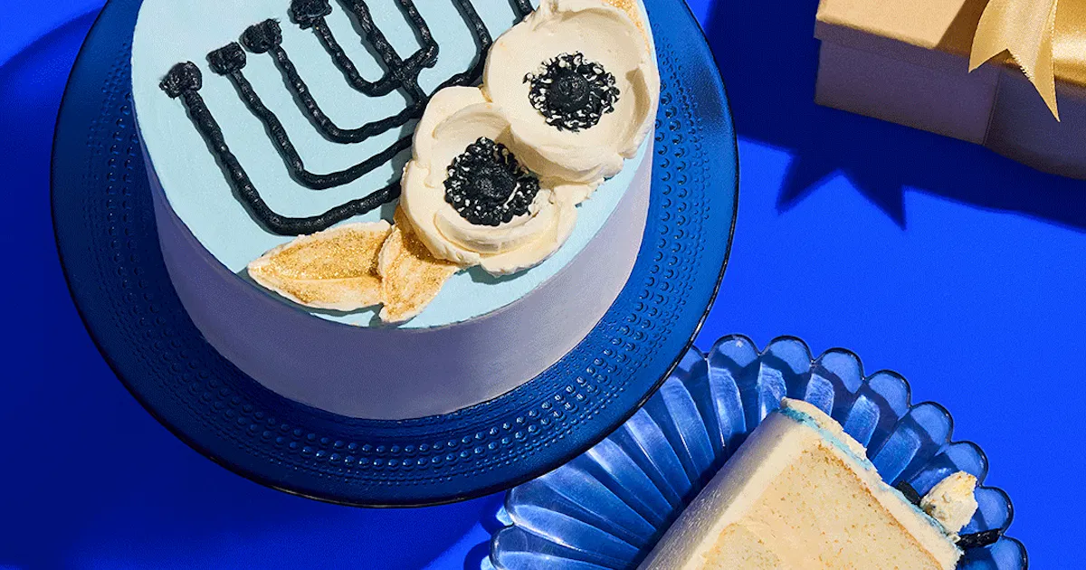 Hanukkah Decorated Vanilla Cake with Biscoff Buttercream by Miri Nadler ...