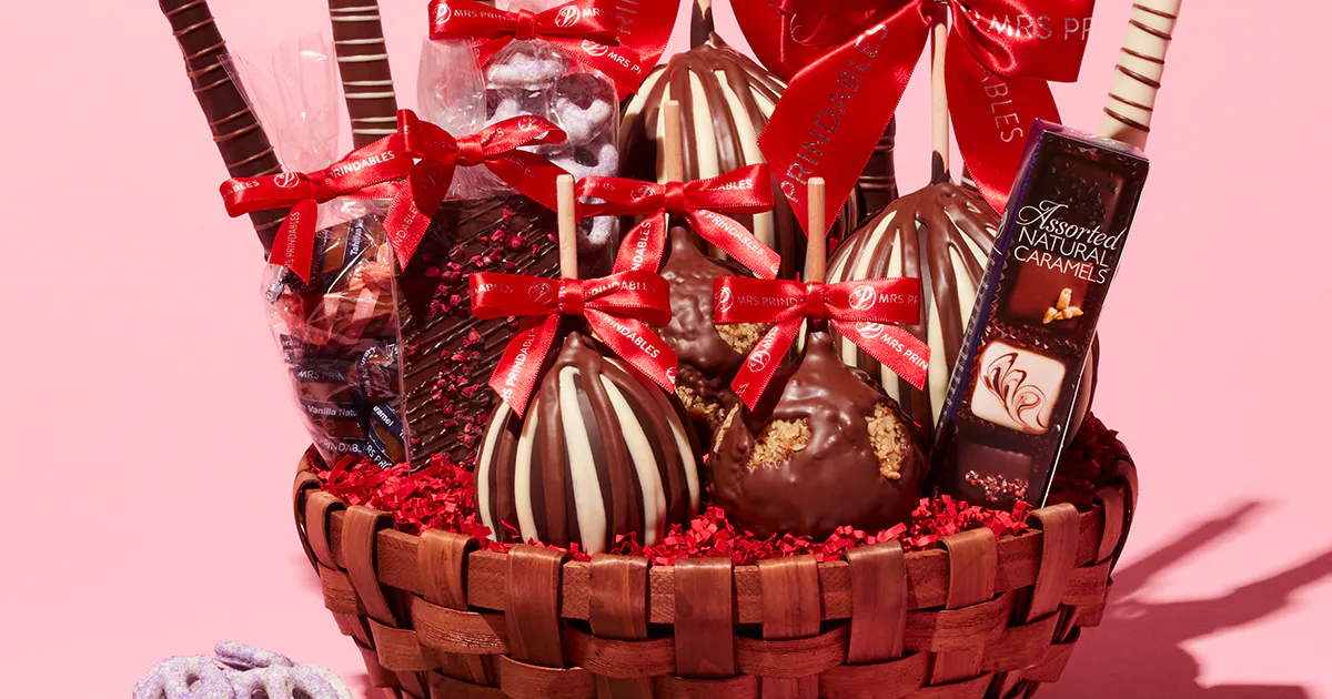 Premium Valentine's Day Caramel Apple & Confections Gift Basket by Mrs ...