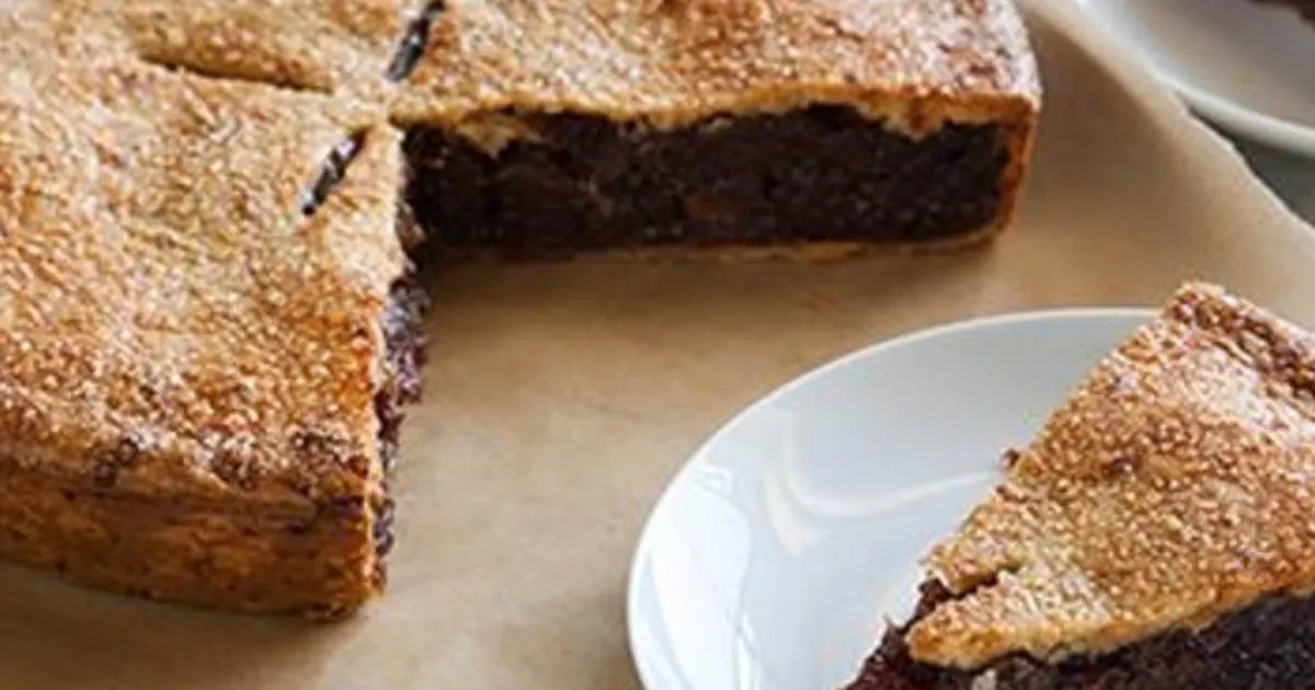Cider Roasted Apple Pie in Double Cheddar Crust by Cake Monkey Bakery ...