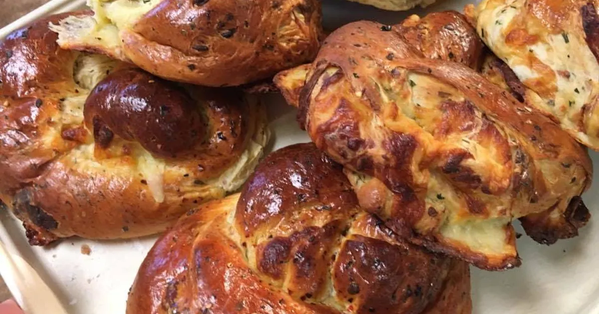 Wisconsin Spicy Cheese Bread by Uncle Mike's Bake Shoppe | Goldbelly