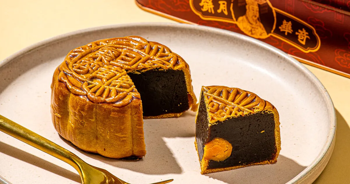 Red Bean Paste Mooncake Gift Box - 4 Pack by Kee Wah Bakery | Goldbelly